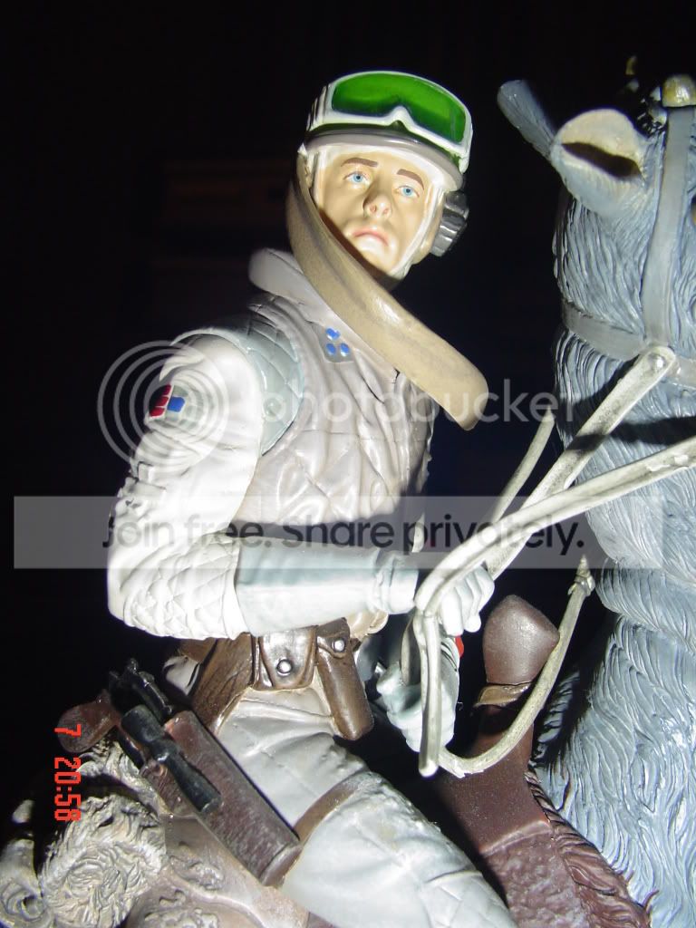 Luke on TaunTaun statue - Statue Forum