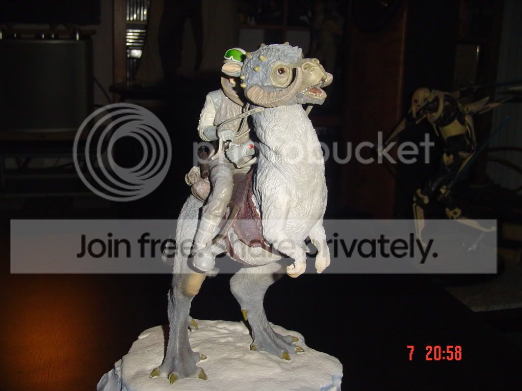 Luke on TaunTaun statue - Statue Forum