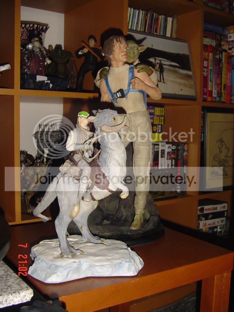 Luke on TaunTaun statue - Statue Forum